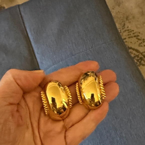 Jewelry | Vintage Ruffle Edge Shiny Gold Tone Dome Shaped Half Hoop ...